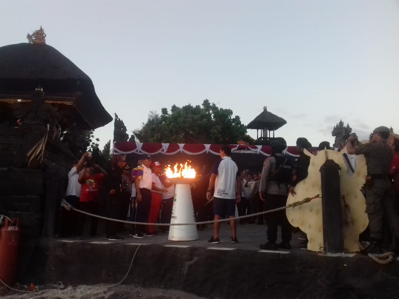 Kirab Api Obor Asian Games Tiba di Tanah Lot – Kilas Bali