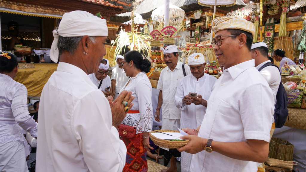 Pujawali di Merajan Ageng Dalem Benculuk Tegeh Kori Baleran, Plt Bupati ...